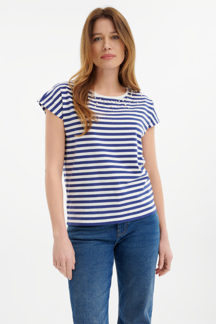 Top w paski z biżuteryjną aplikacją