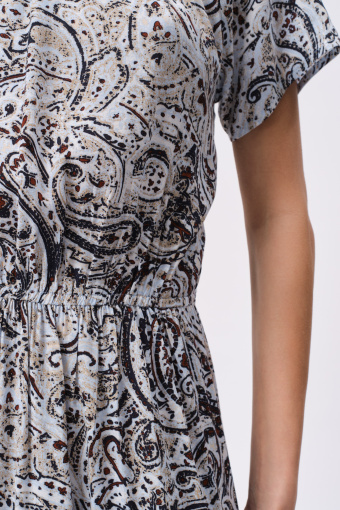 Kobieca sukienka maxi z nadrukiem paisley